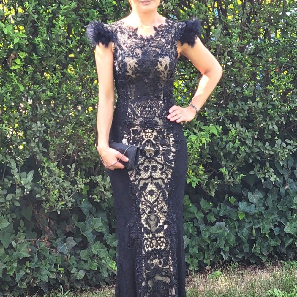Absolutely Stunning Gown By Lara Design! - Gem